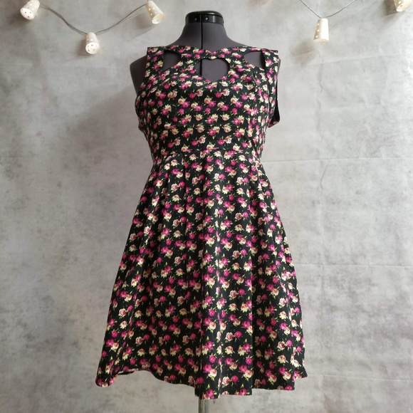 Modcloth | Dresses | Modcloth Short Floral Dress With Heart Cutouts ...